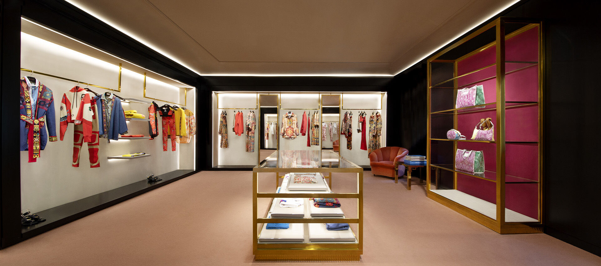 ETRO - Abbigliamento collezioni donna e uomo | Casa | Profumi